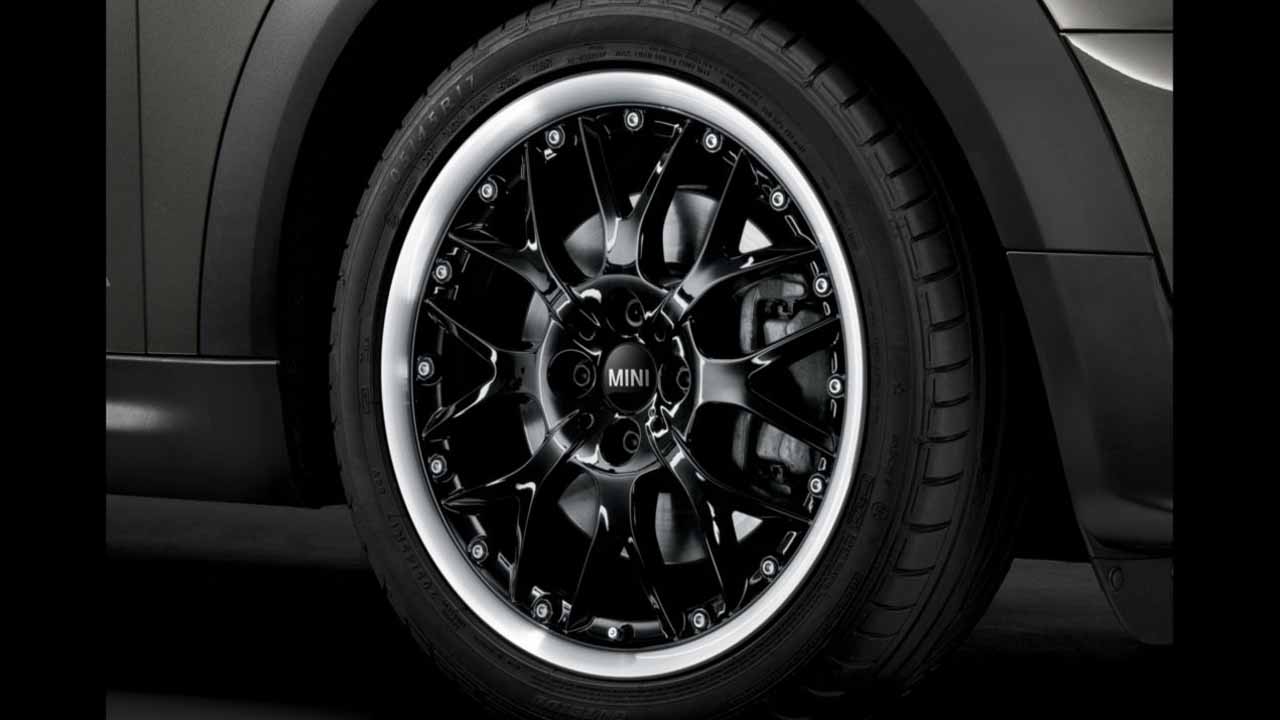 Composite Cross-spoke alloy wheel R90 in high-gloss black
